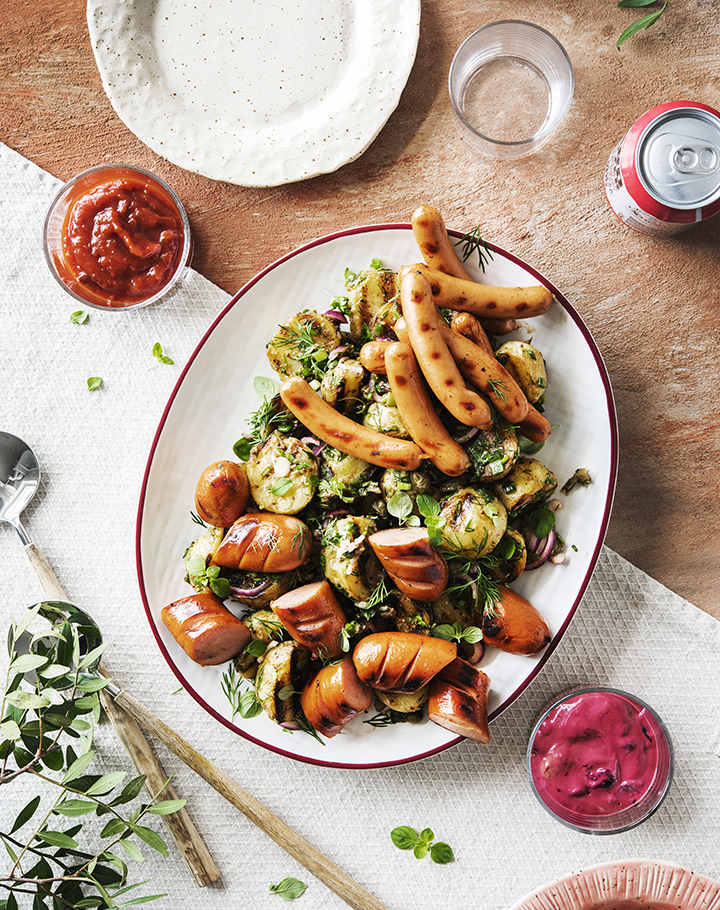 Grillattu perunasalaatti ja makkaroita - Atria